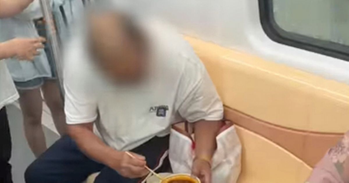 Man eats messy three-course meal on train despite…