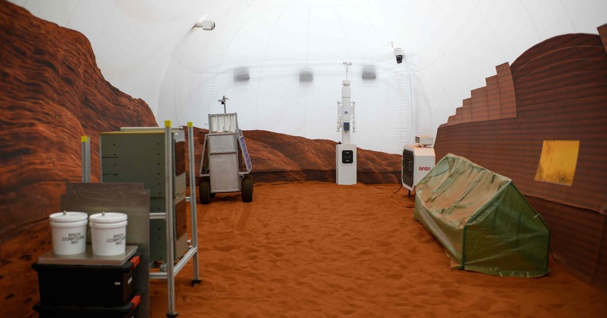 NASA locks four strangers inside a simulation of Mars…