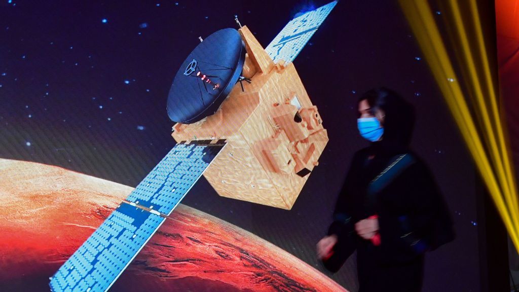 Liquid Water Flowed On Mars, Boosting Hope For Finding…