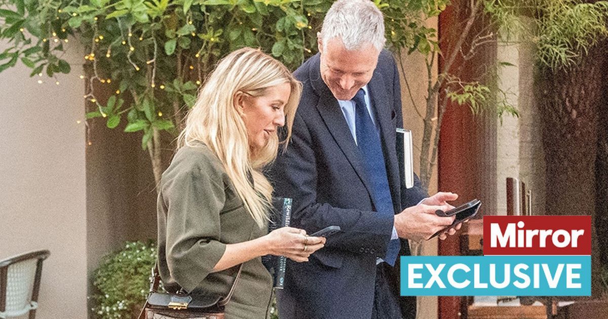 Ellie Goulding in touch with pal Zac Goldsmith after…