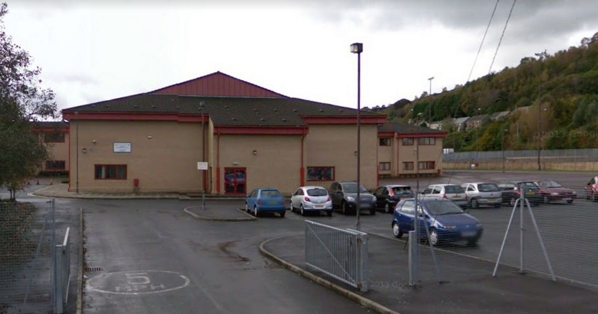 Pupils sent into isolation over uniform school rule…