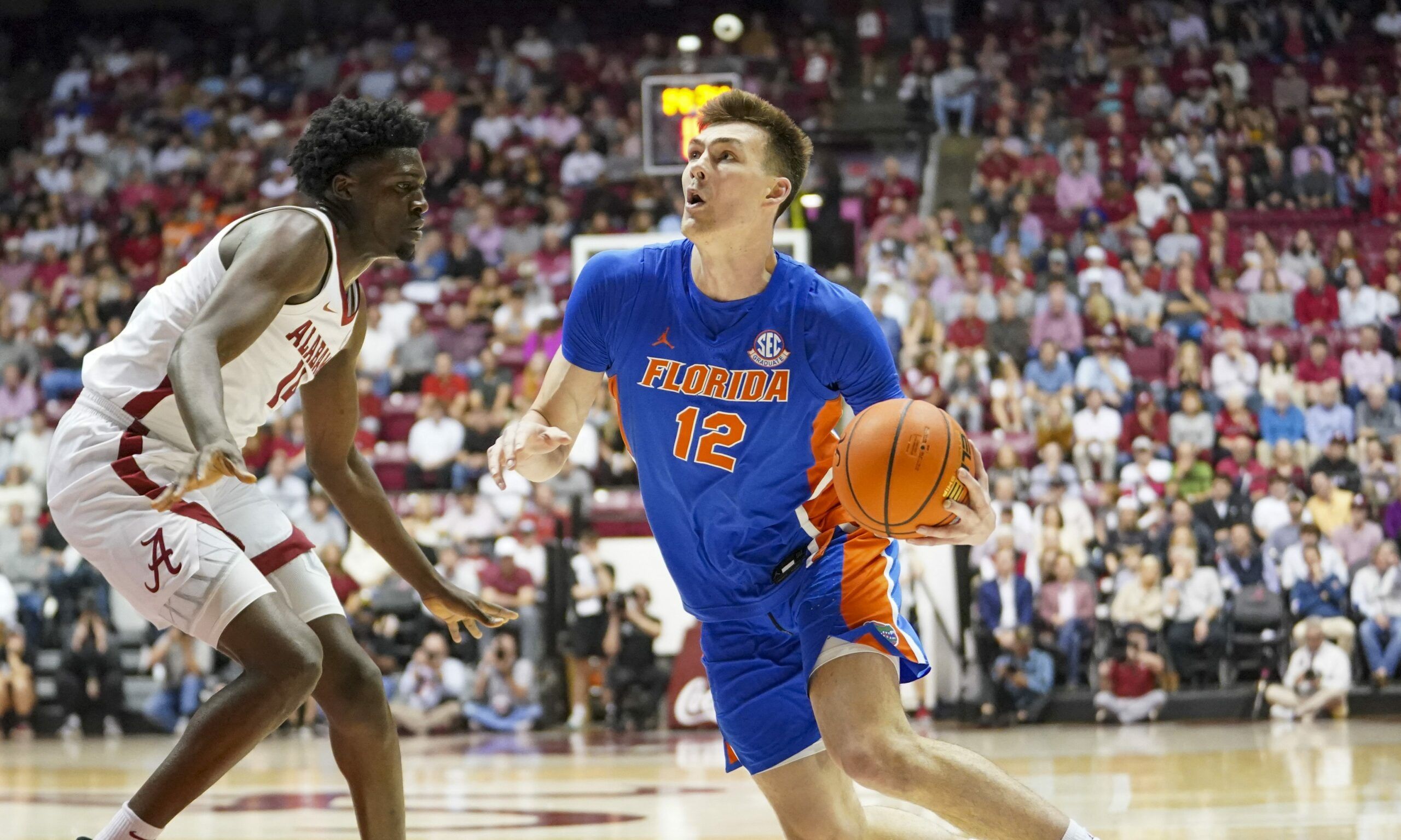 Lakers have signed Colin Castleton, D’Moi Hodge to…