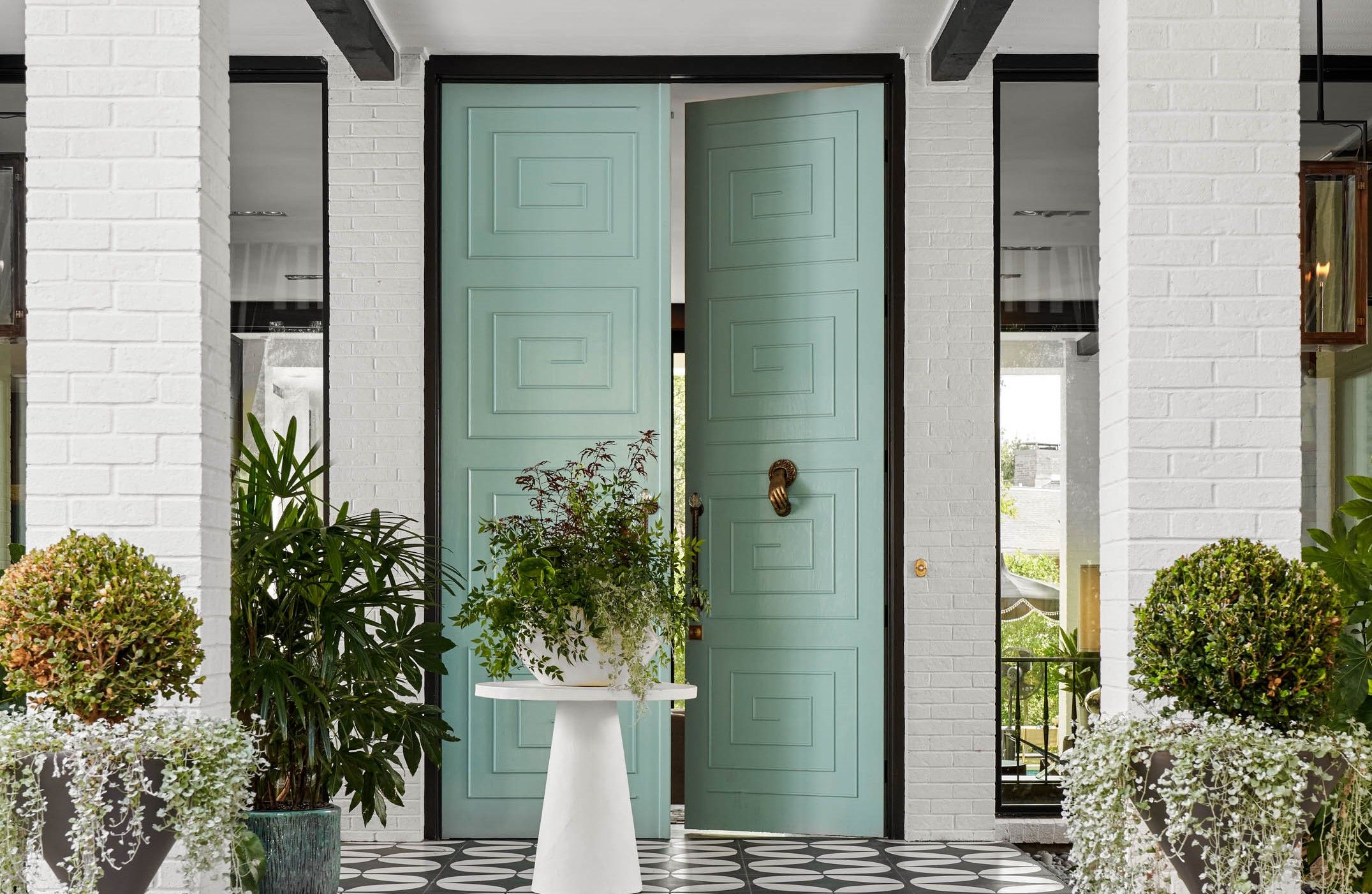 8 Feng Shui-approved front door colors that will set…