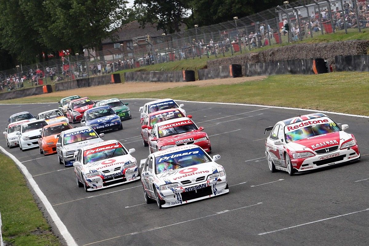Tin-top legends star at first-ever Super Touring Power…