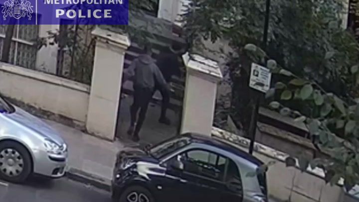 Dramatic police chase through Kensington caught on…