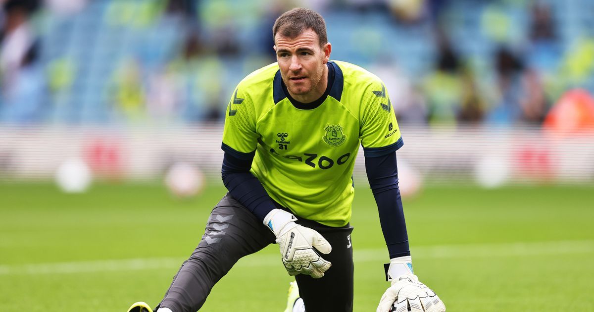 Everton tie-up final contract issue as Sean Dyche gets…