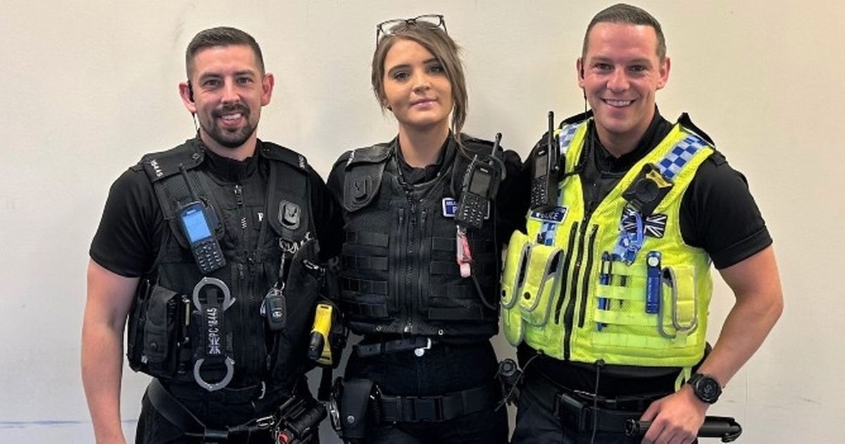 Hero police officers praised after pulling man to…
