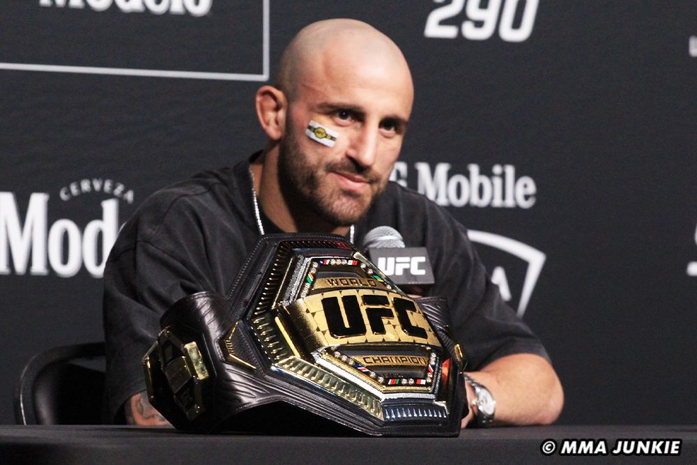 Alexander Volkanovski wants UFC to keep top contenders…