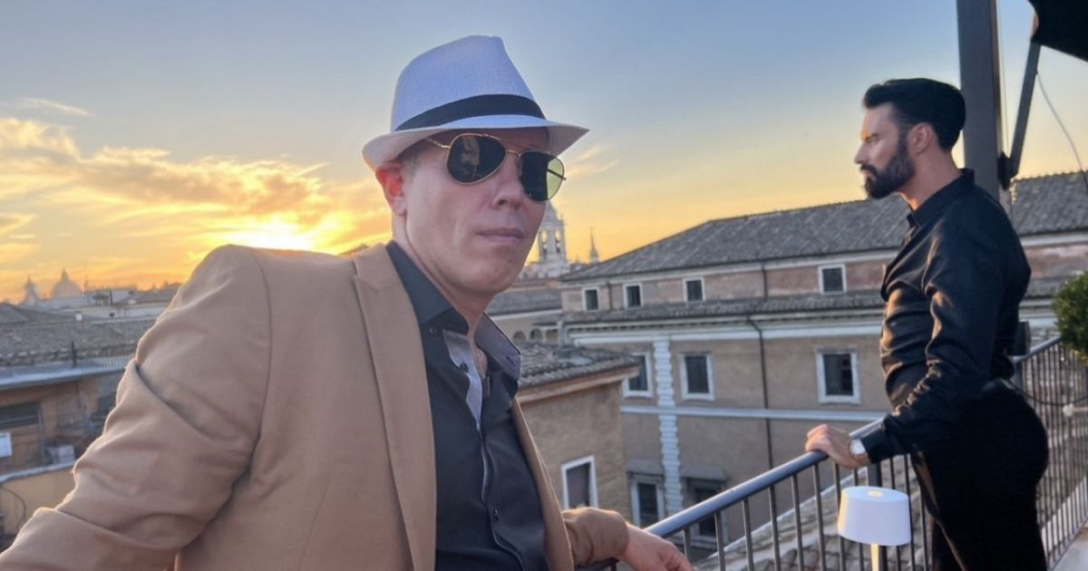 Rob Rinder told 'get a room' as he shares more images…