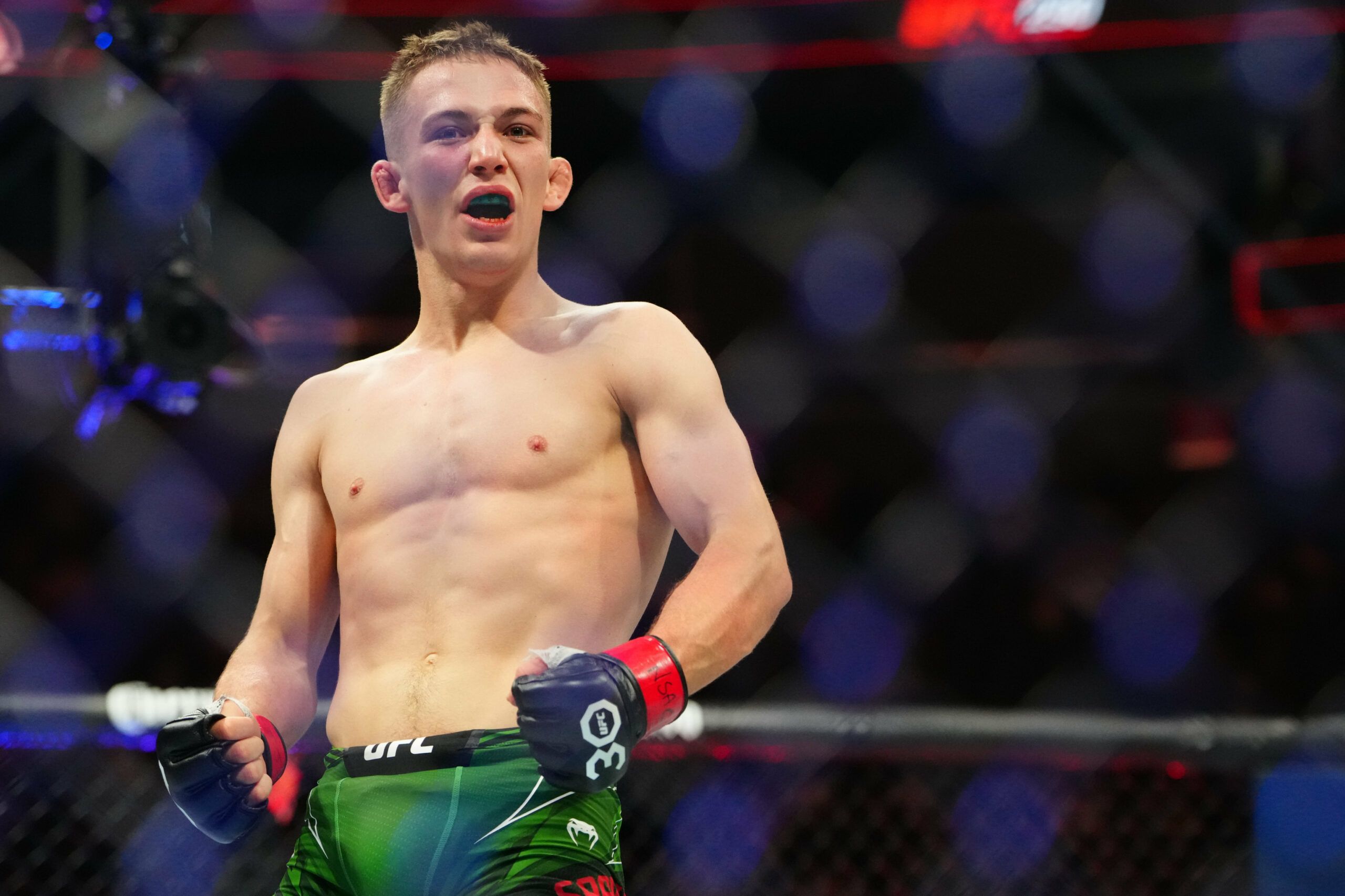 Cameron Saaiman def. Terrence Mitchell at UFC 290:…