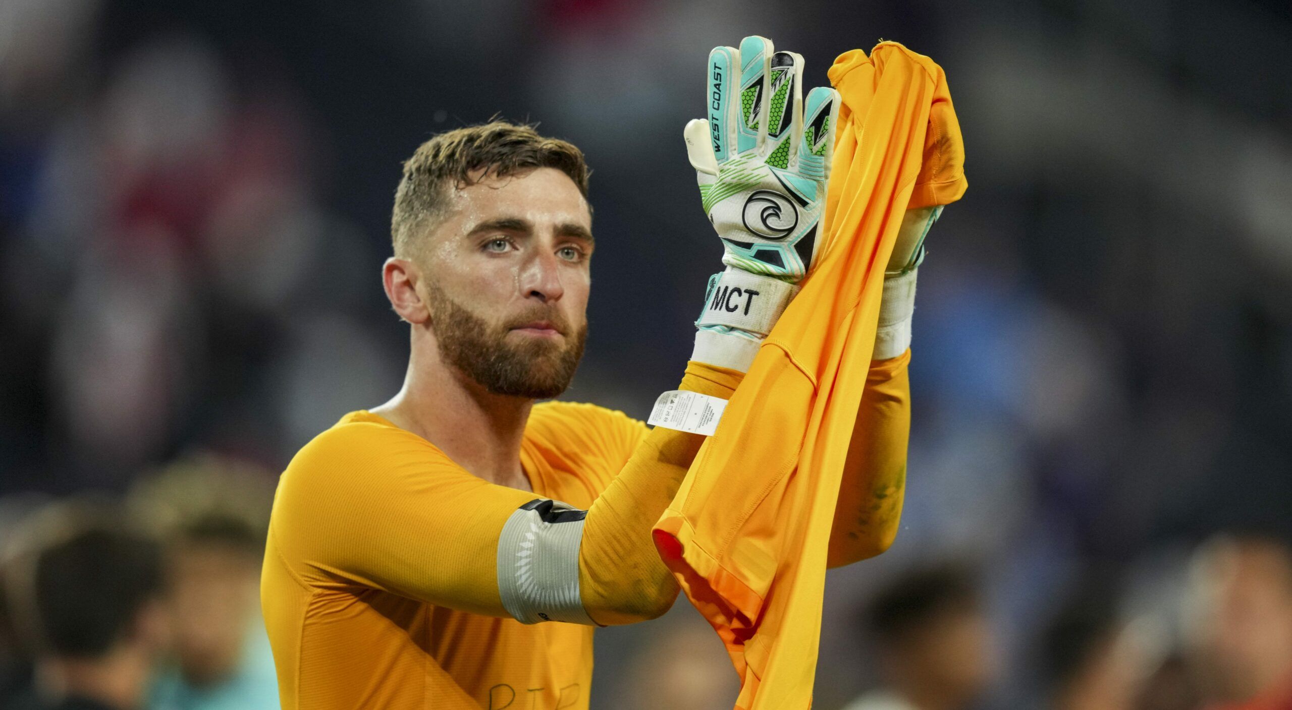Goalkeeper Matt Turner honored a young fan who died of…