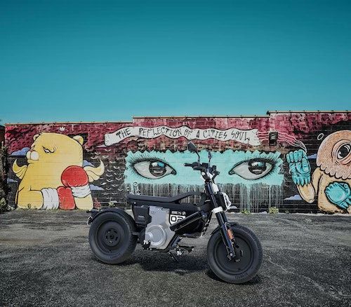 BMW’s New Electric Motorcycle Makes City Commuting…