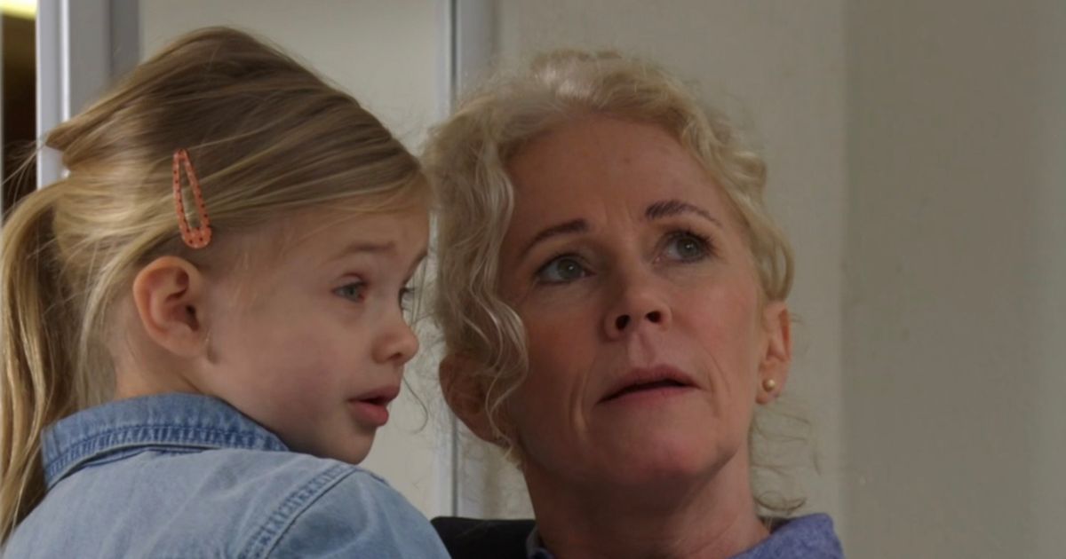 EastEnders fans rumble Lisa Fowler's true motive as…