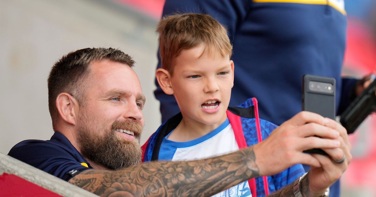 Leeds Rhinos star halfback provides Rohan Smith boost…