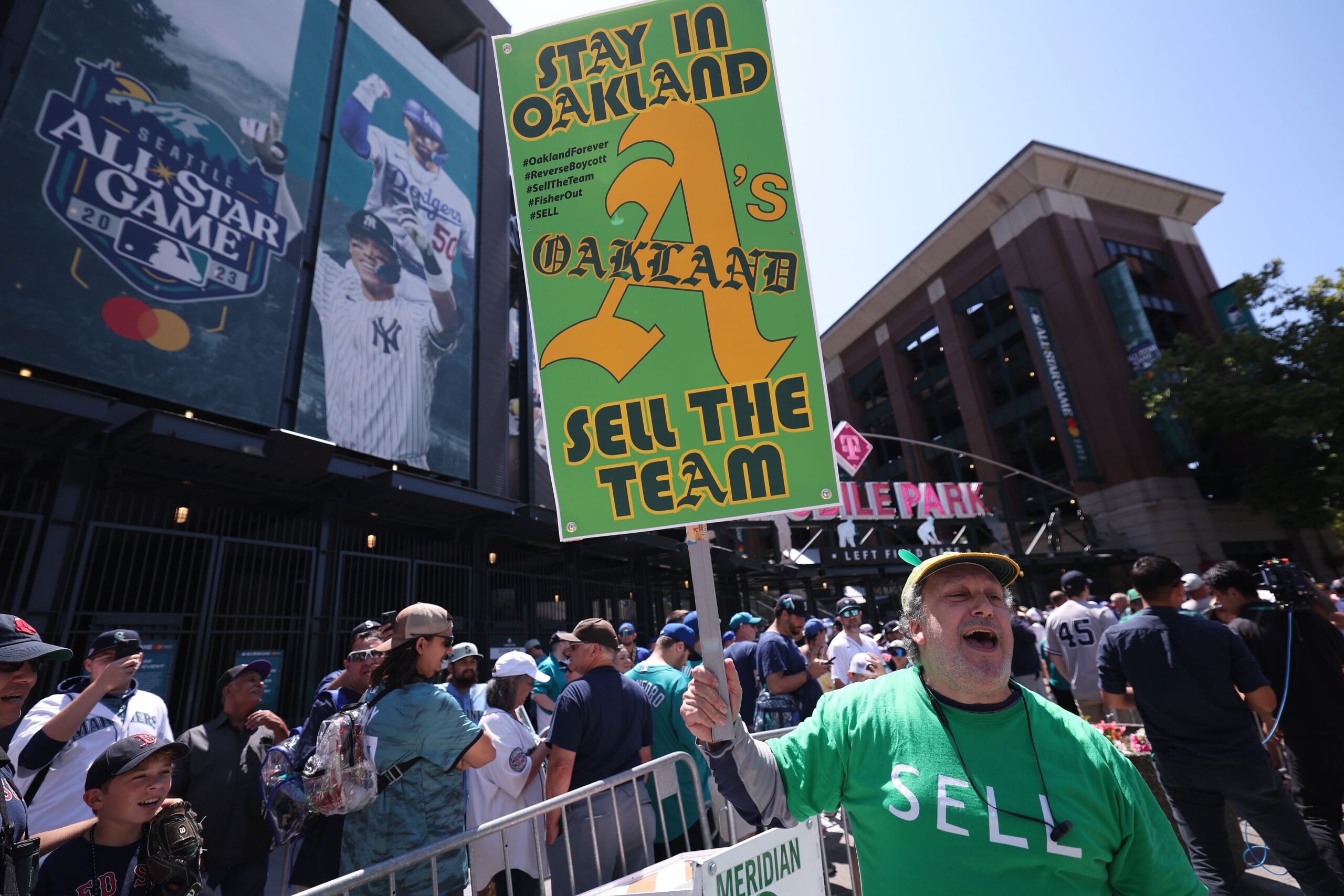 Oakland A’s fans got the All-Star Game crowd to chant…