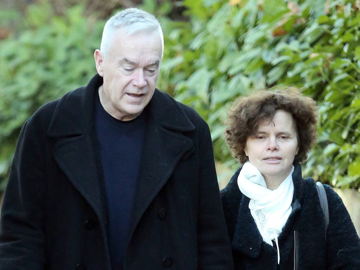 Who is Huw Edwards’ wife Vicky Flind and what do we…