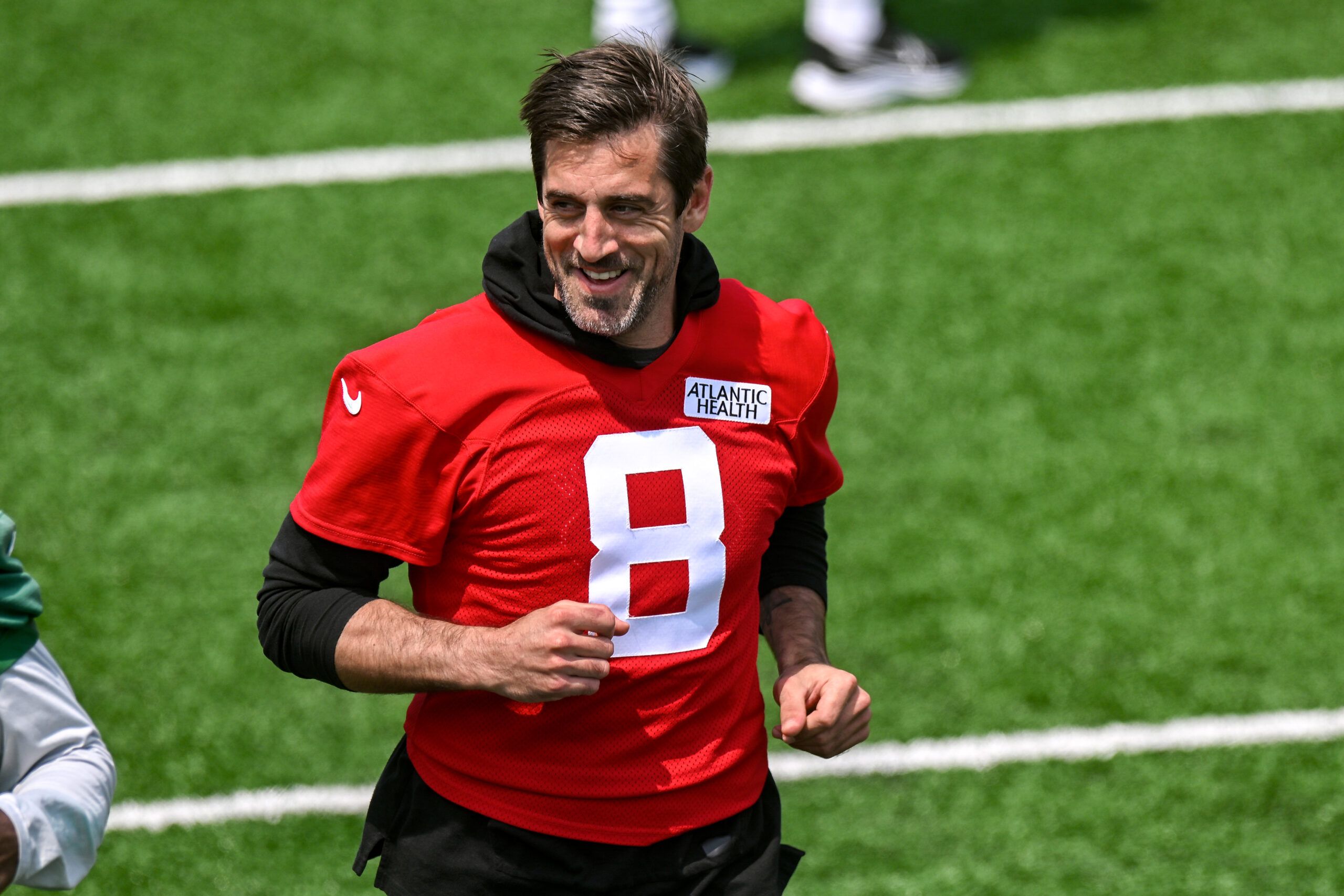 Here’s Aaron Rodgers in his new No. 8 New York Jets…