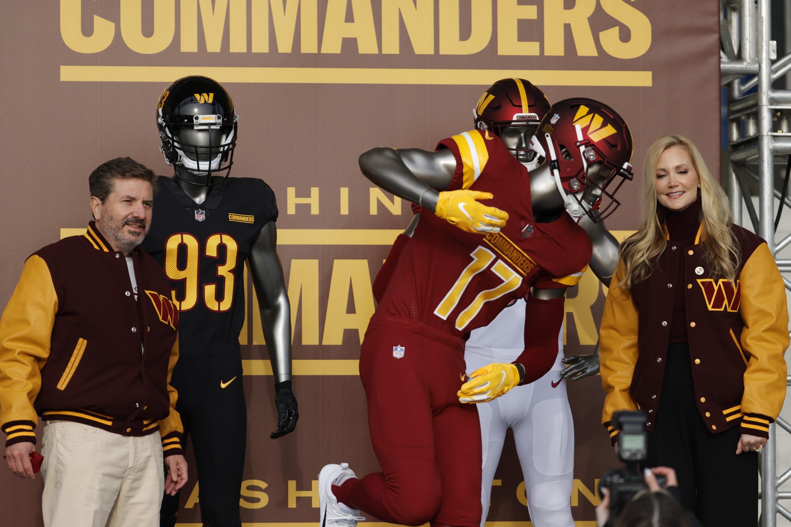 NFL owners approve $6.05B sale of Washington…