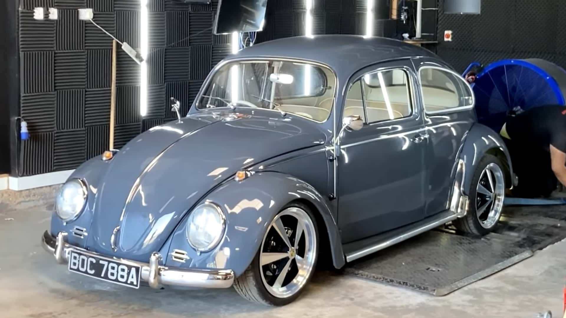 Watch Classic Air-Cooled VW Beetle With Supercharger…