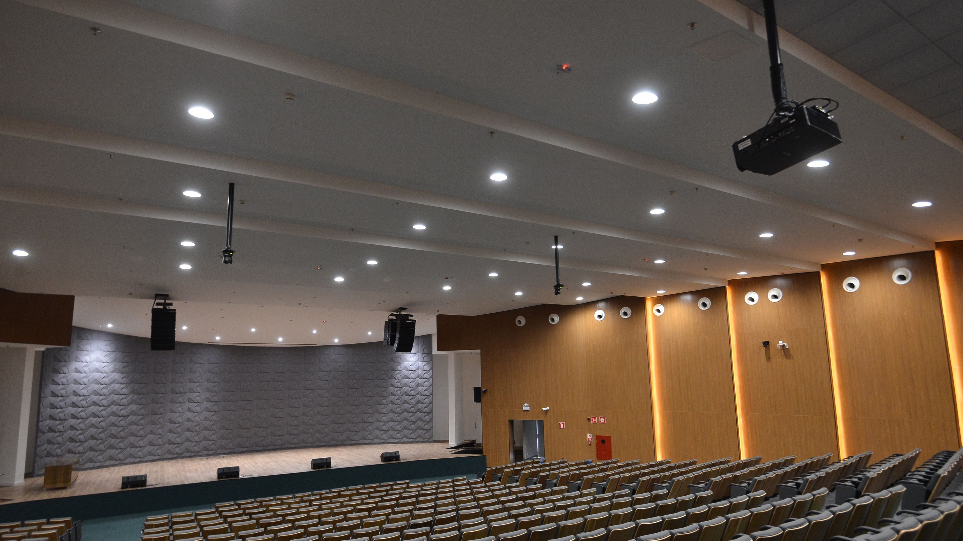 How 4K UHD Projection Delivers Lifelike Visuals in…