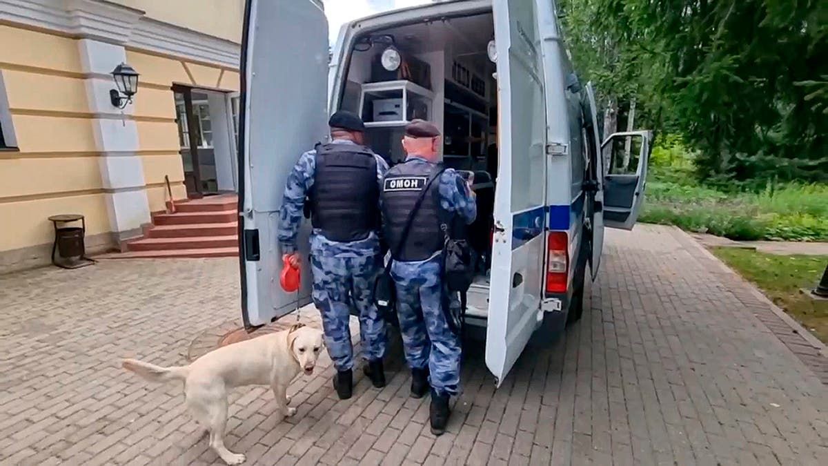 Russian special forces kill gunman who broke into…
