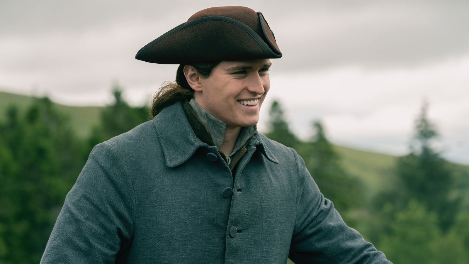 Who plays William Ransom in Outlander and does he ever…