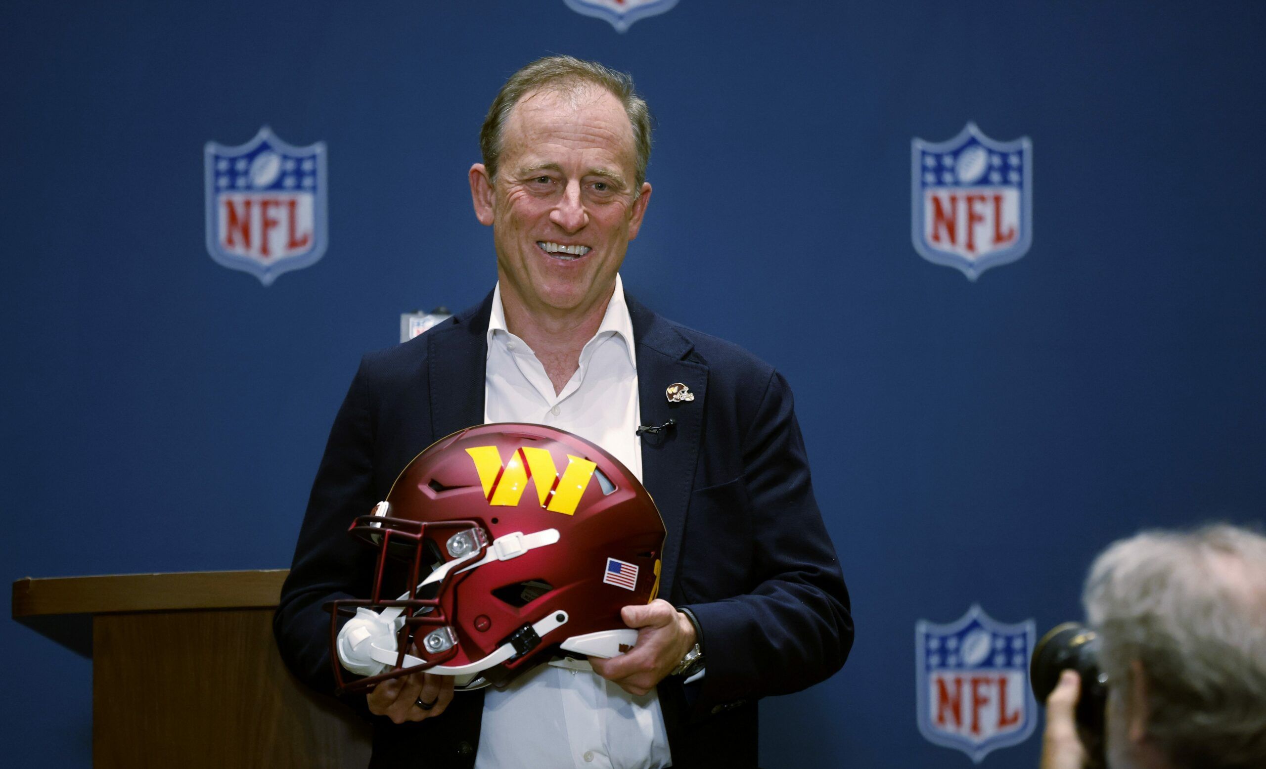 The Commanders finally having seats during training…