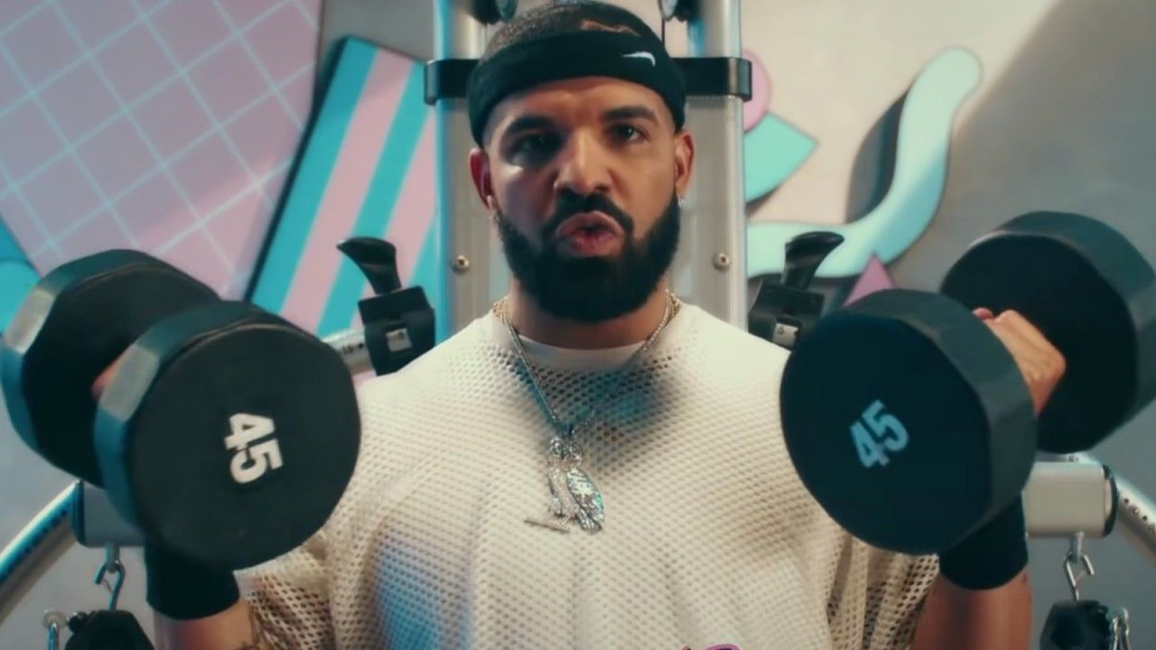 After Throwing Bra At Drake During Concert, A Fan…