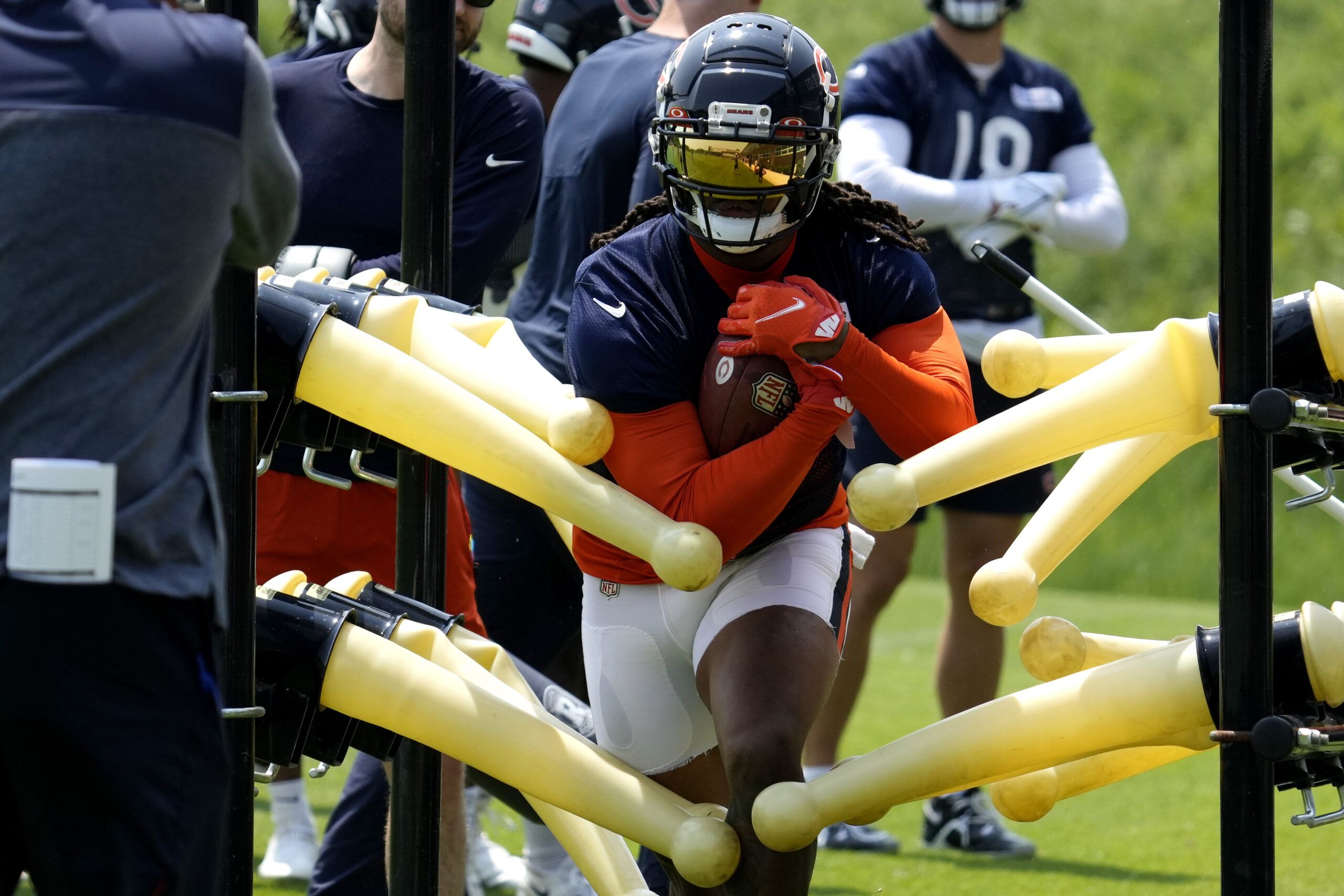7 position battles to watch as Bears begin training…