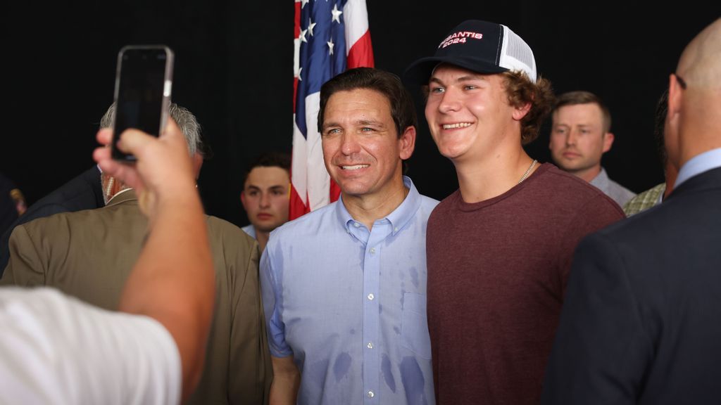 Tim Scott Le Recuerda A DeSantis Que ‘No Había Un Lado…