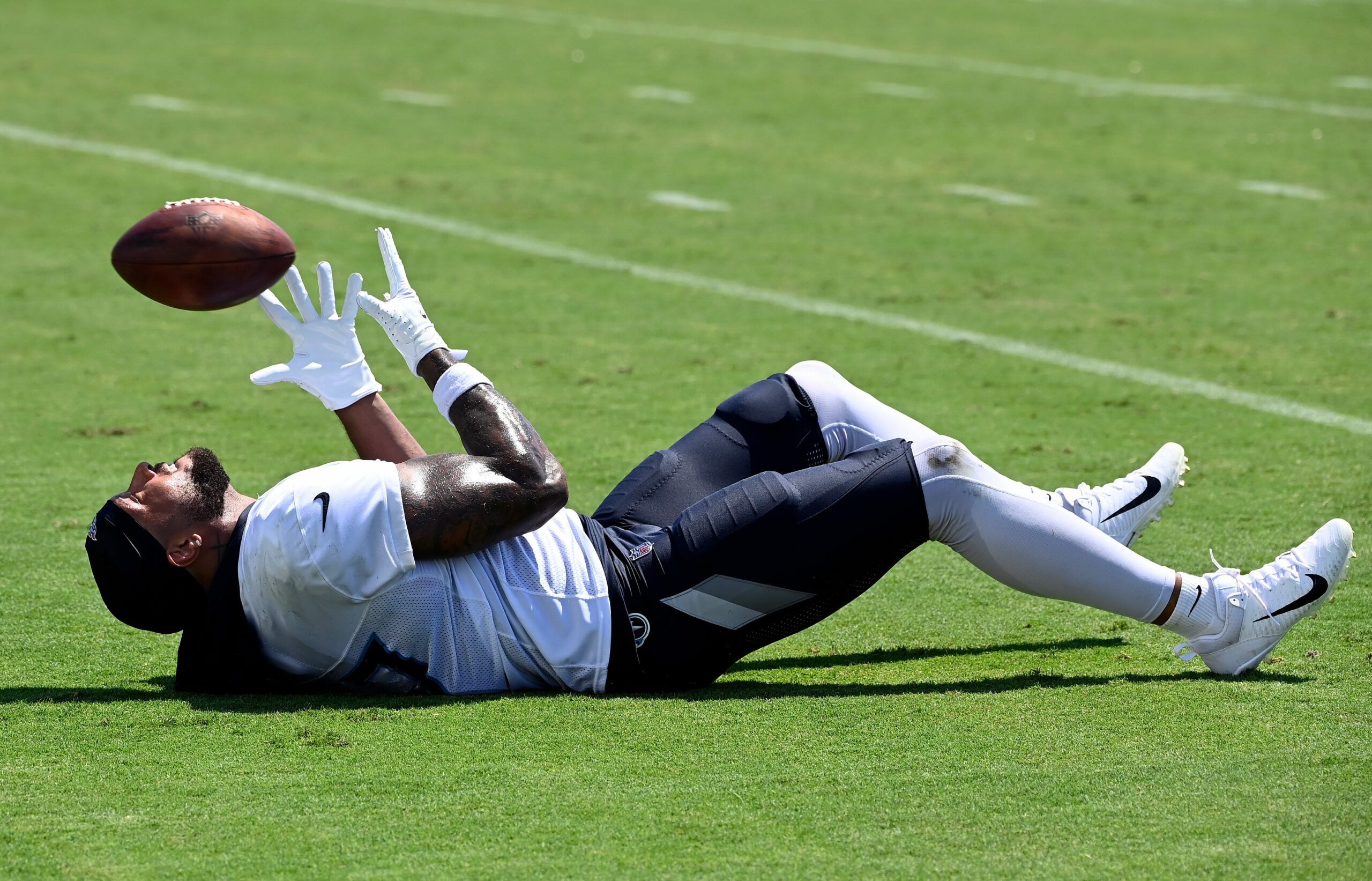 See it: Titans’ Alize Mack has unusual way of using…