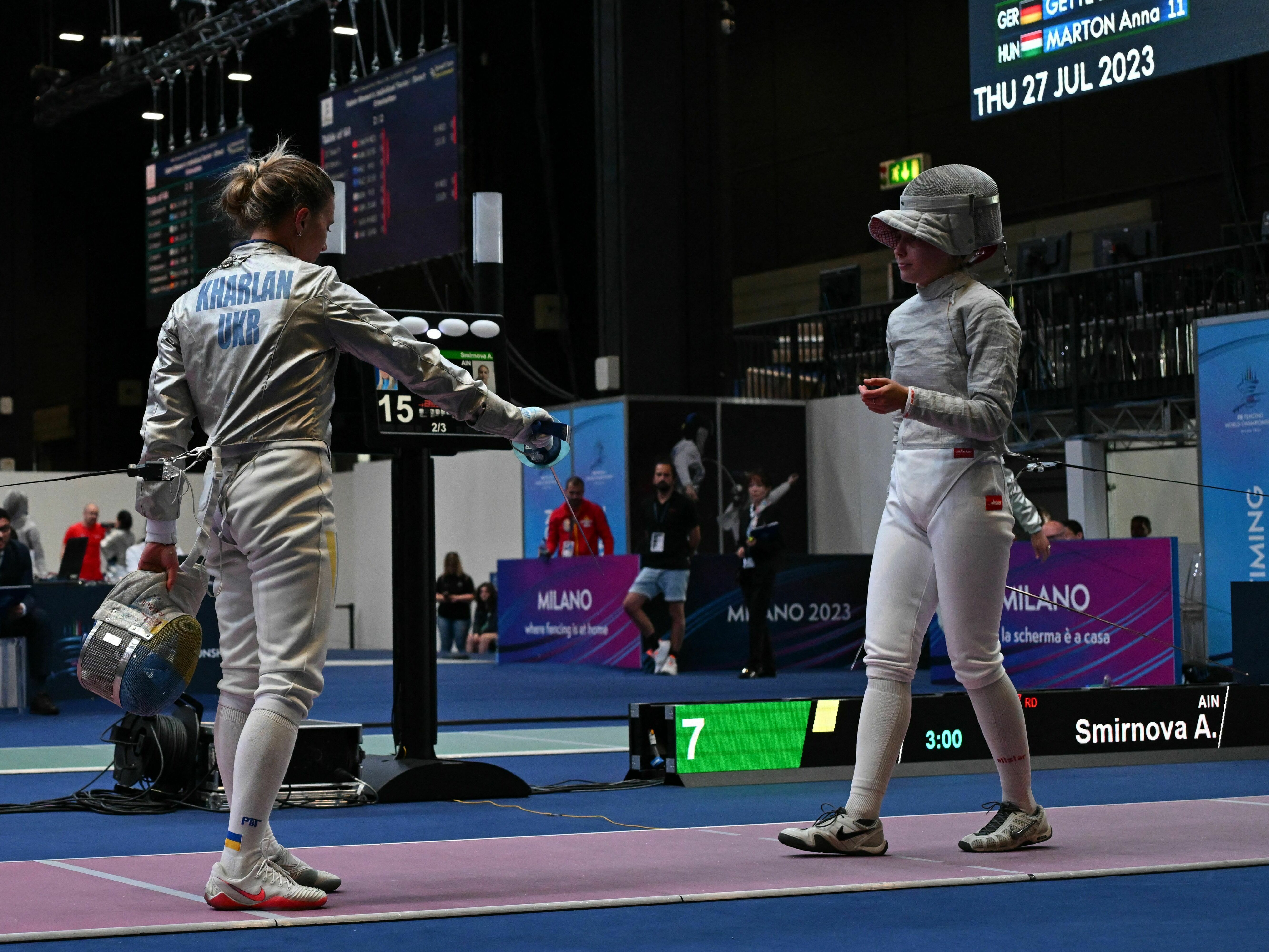 A Ukrainian fencer scorned a Russian's handshake,…