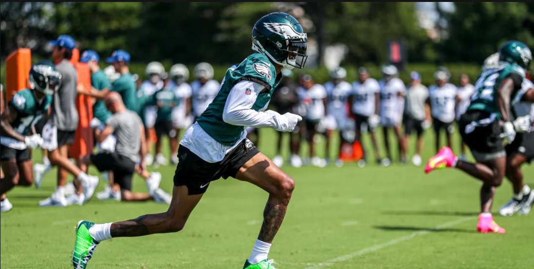 WATCH: Eagles’ Darius Slay and DeVonta Smith take the…