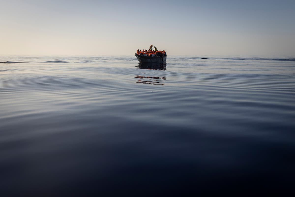 Greek authorities charge 2 migrants for destroying…