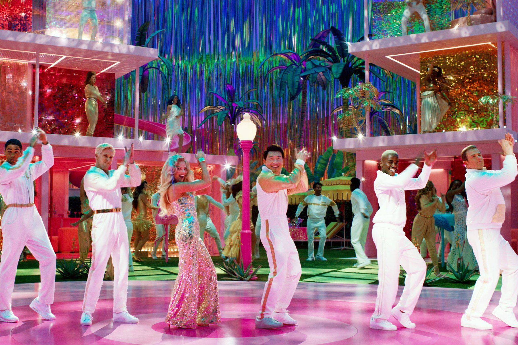 The secrets for how the ‘Barbie’ cast stayed on their…