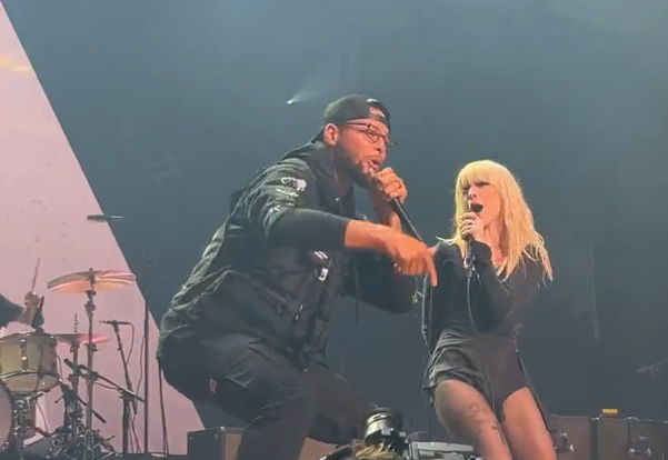 Steph Curry joined Paramore on stage and sang his…