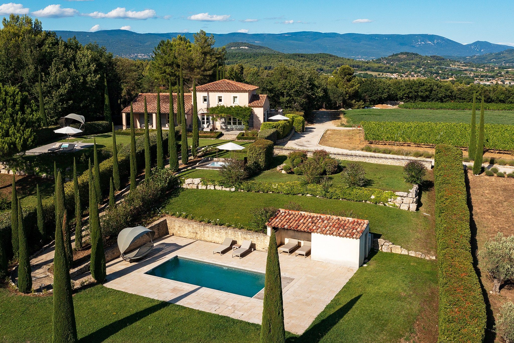 A new hotel model turns ghost towns from Provence to…