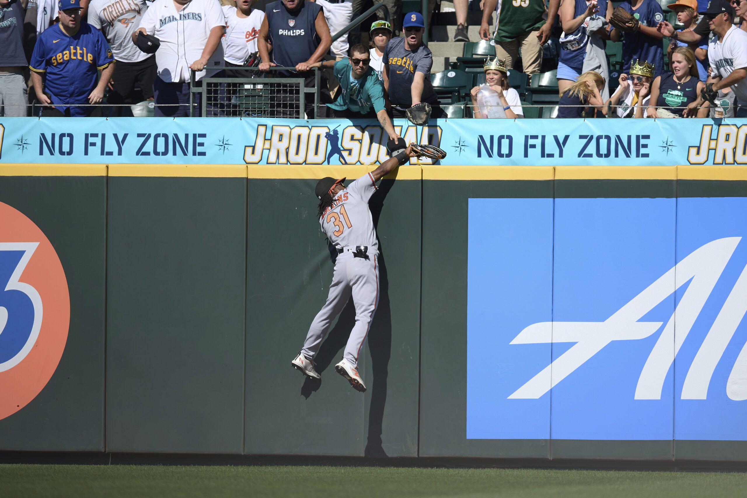 New angle of Cedric Mullins’ home run robbery shows…