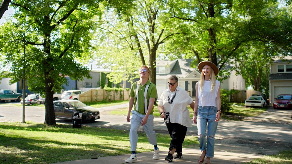 Amy Poehler’s ‘Swedish Death Cleaning’ Set To Premiere…