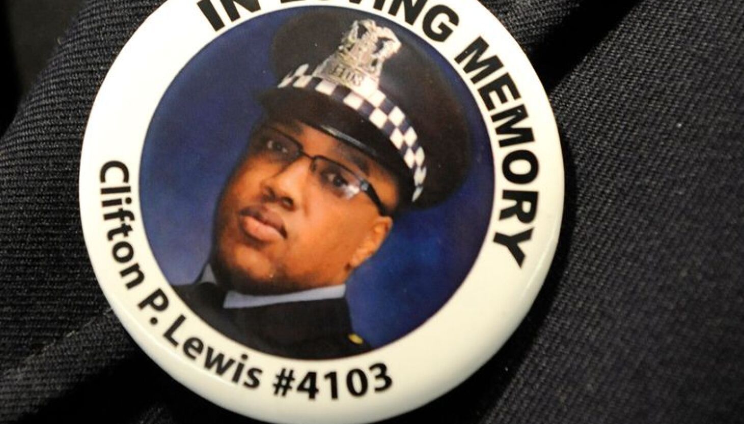 Alleged gunman in cop murder wants prosecutors’…