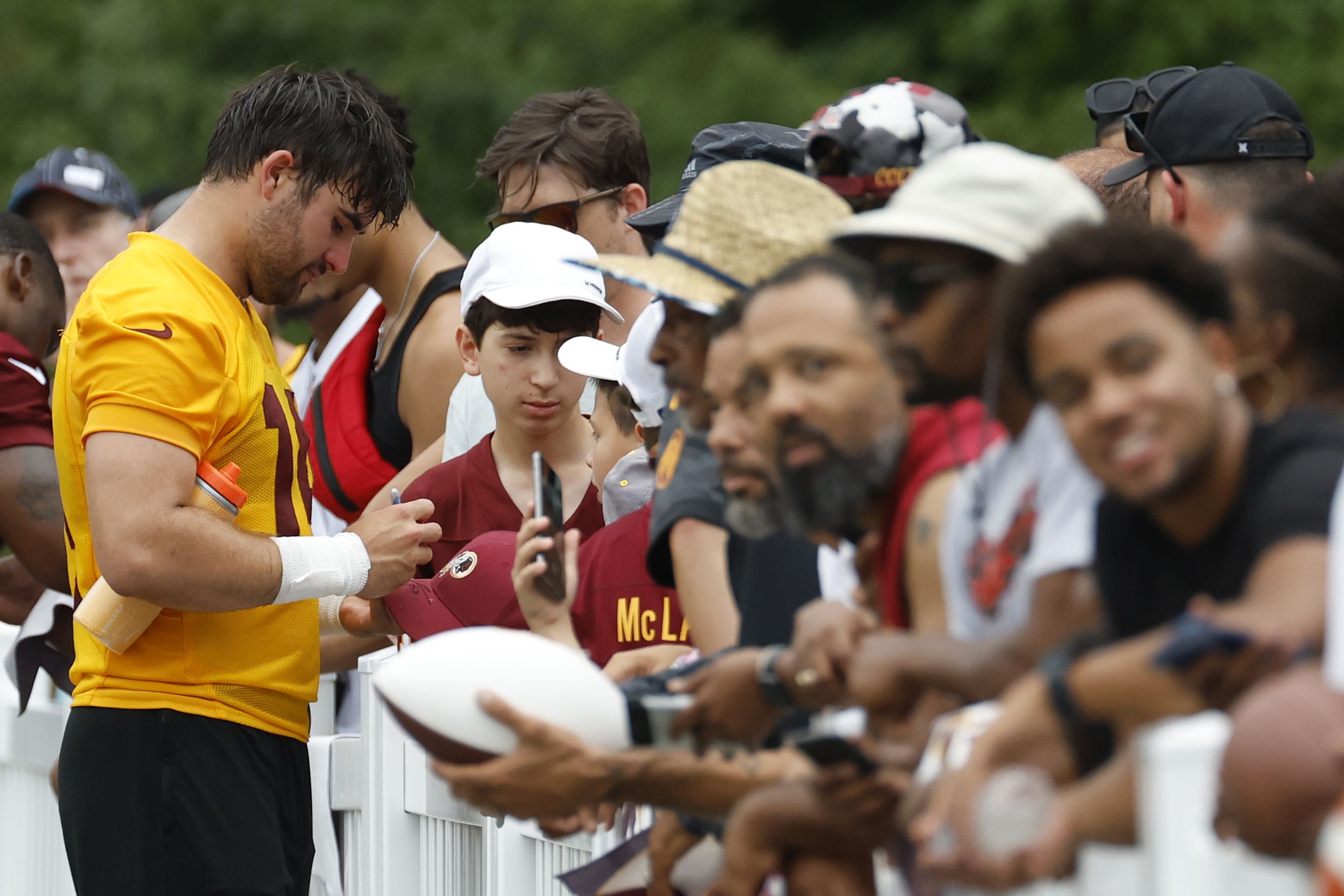 Social media reacts to Commanders naming Sam Howell…