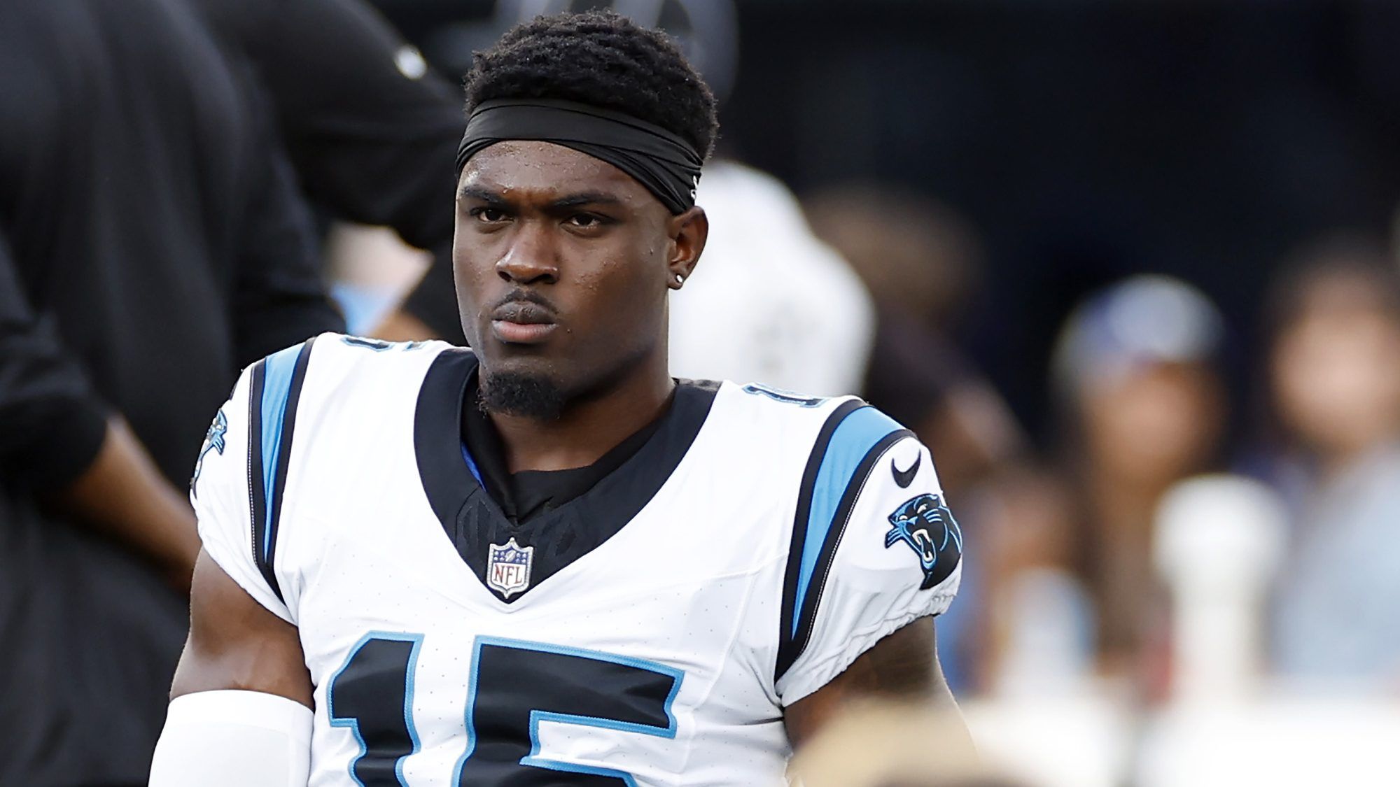 WATCH: Bryce Young and Jonathan Mingo connect on 1st…