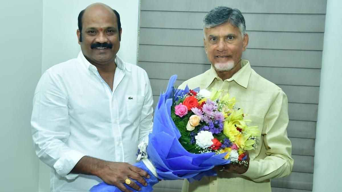 Former YSRCP leader Yarlagadda Venkata Rao meets…