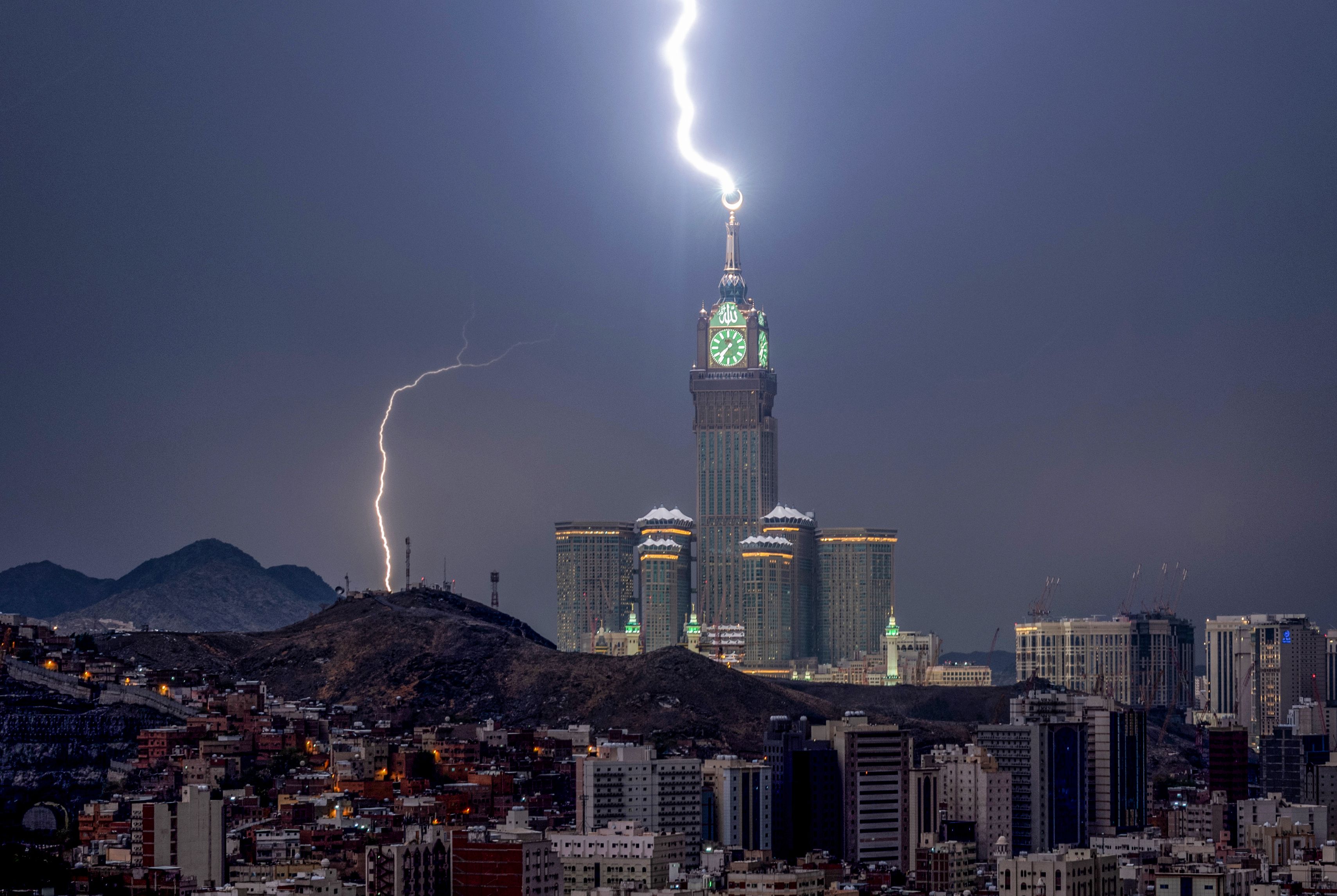 Extreme weather brings winds, fierce rains to Saudi…