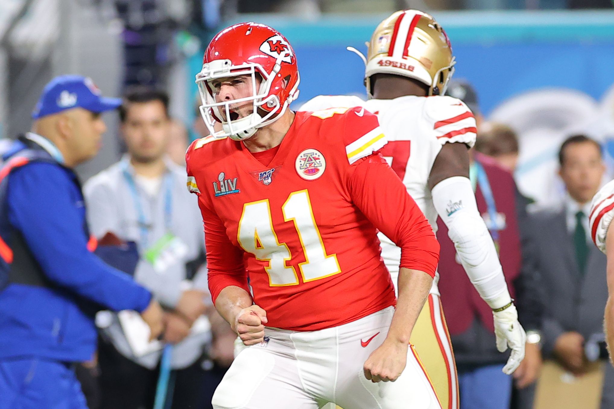 WATCH: Chiefs long snapper James Winchester gets his…