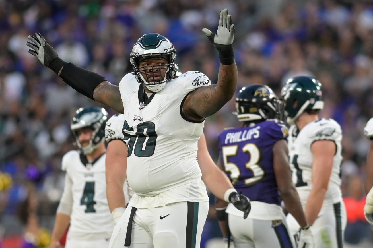 Eagles sign offensive tackle Fred Johnson to a…