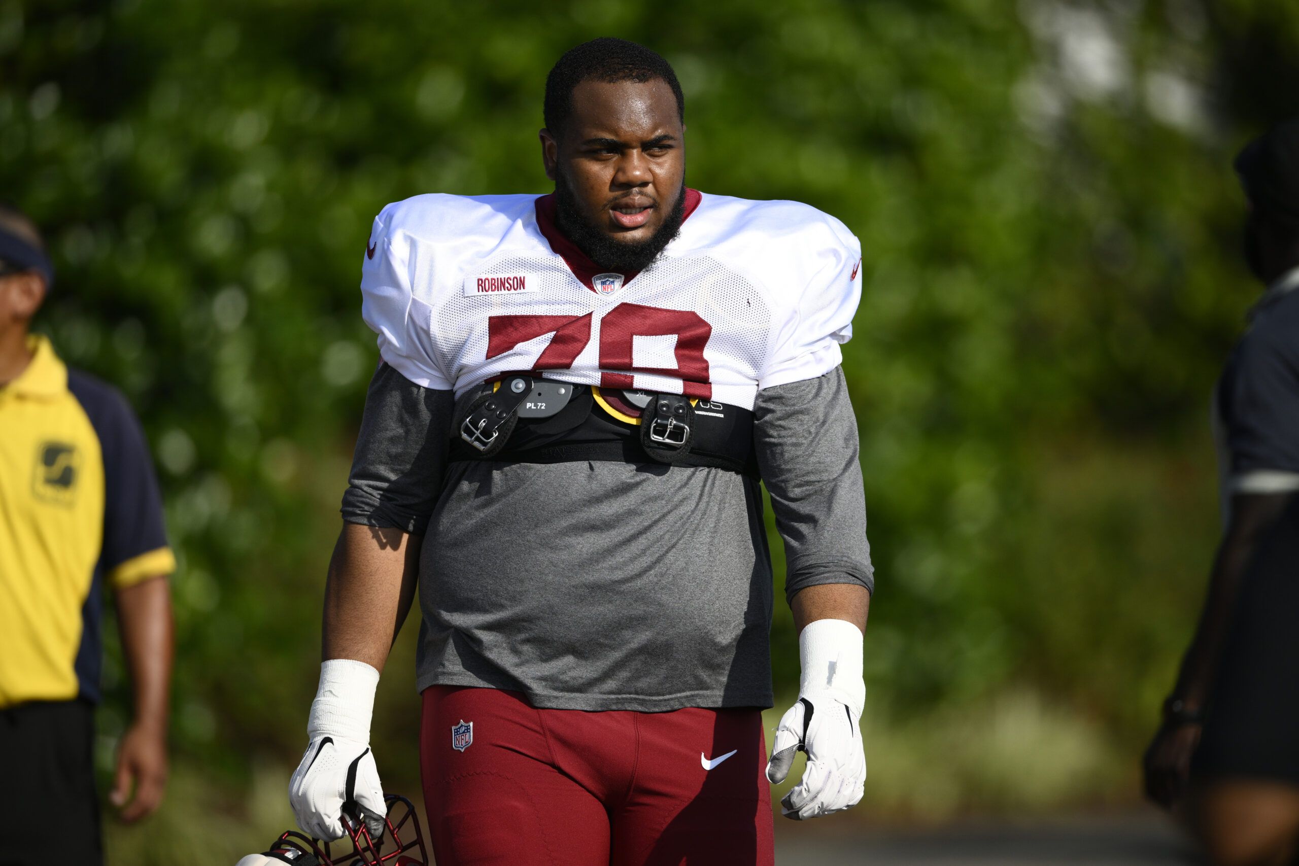 Eagles to release OL Tyrese Robinson ahead of 53-man…