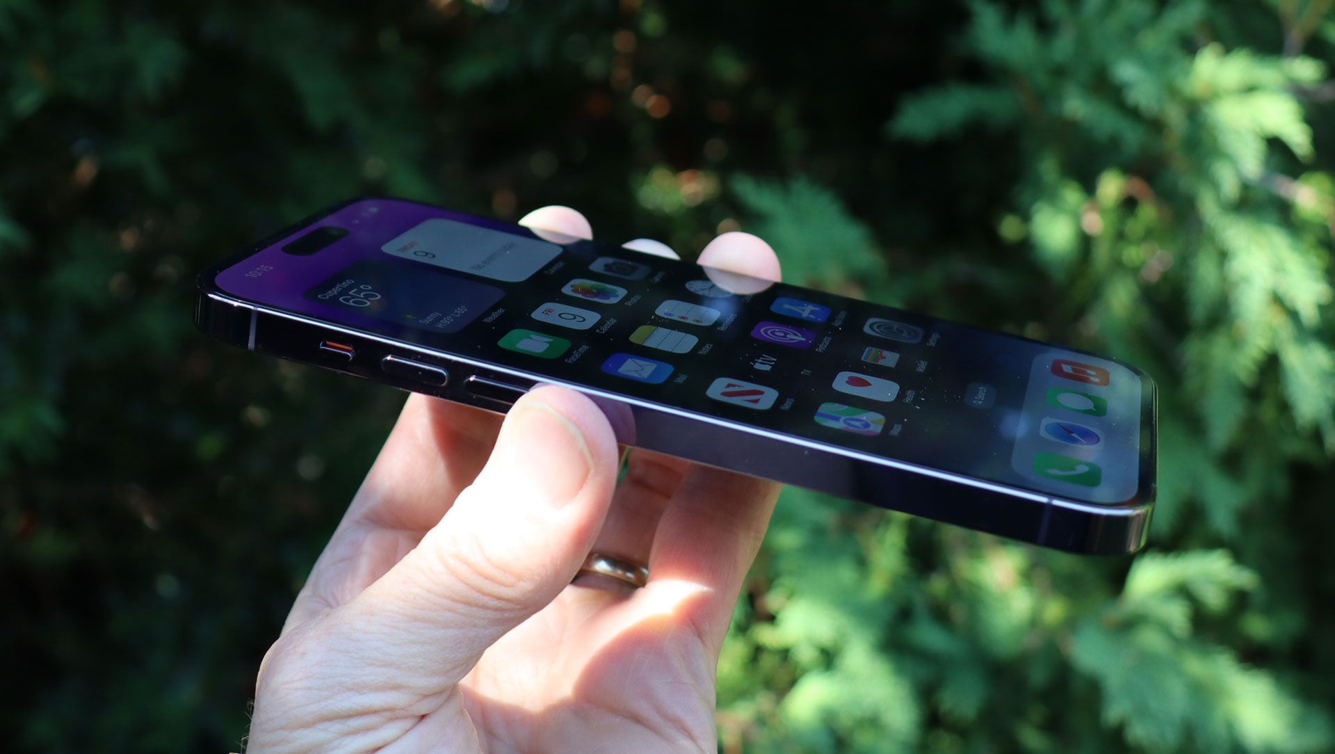 iPhone 15 battery predictions: rumored battery sizes…