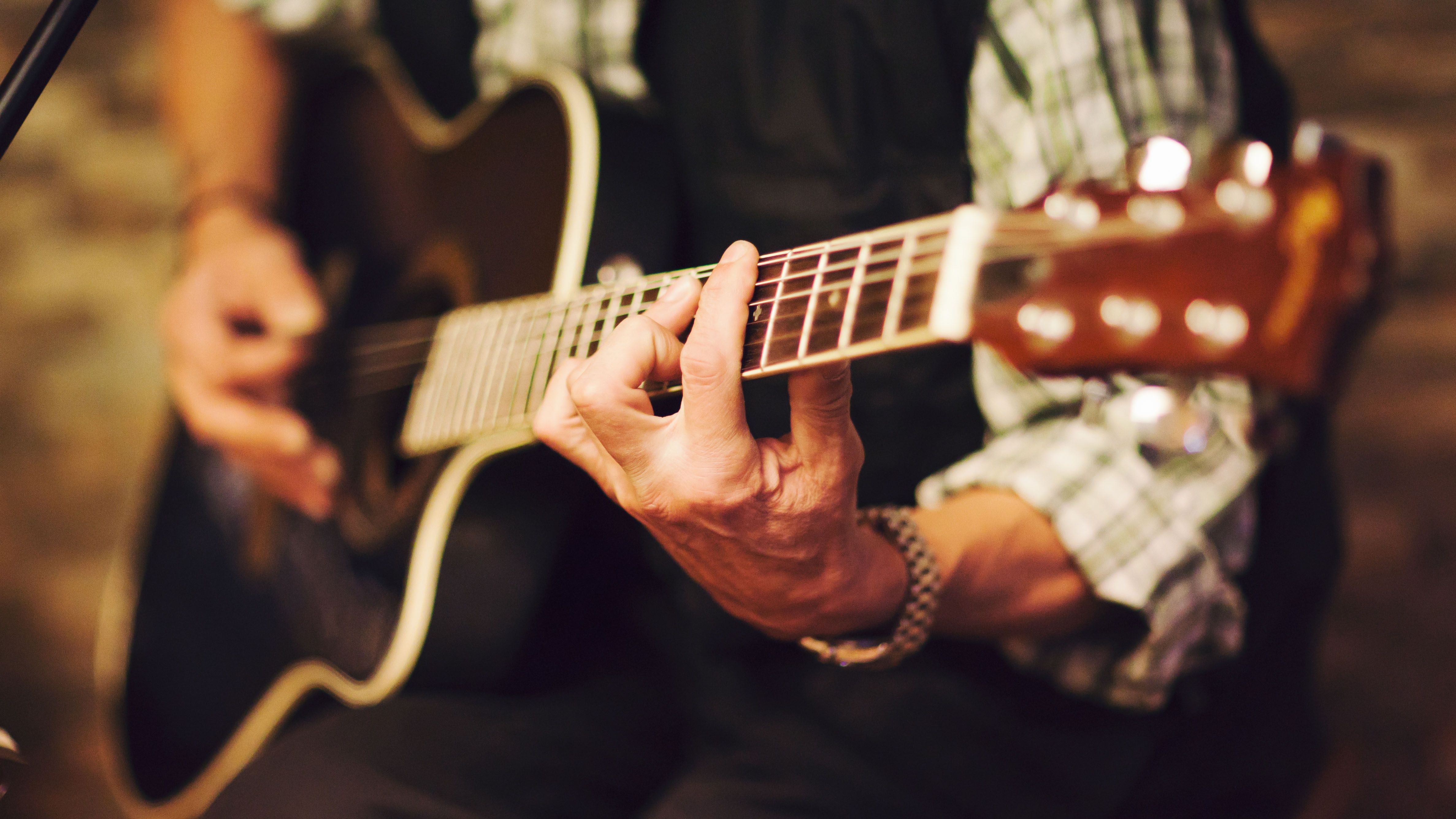 The 6 essential acoustic guitar chord groups every…