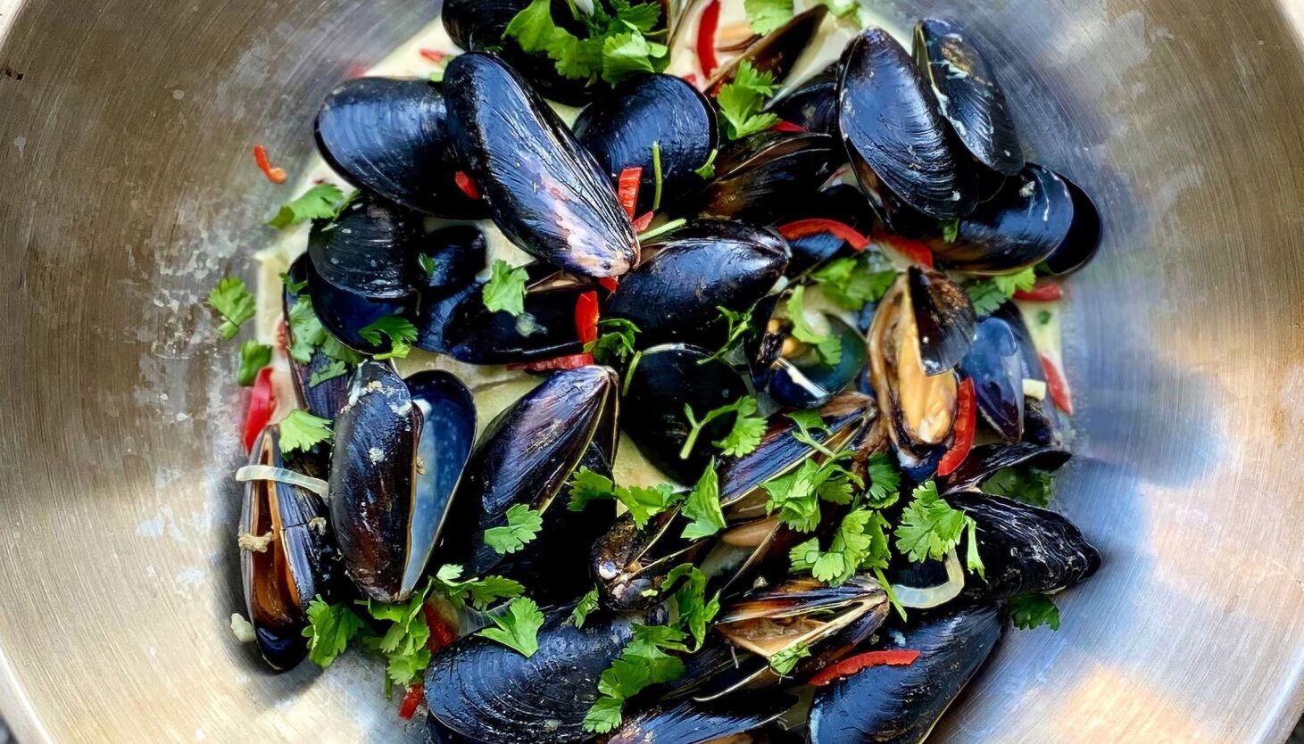 Thai-style steamed mussels a cool dish for a hot…